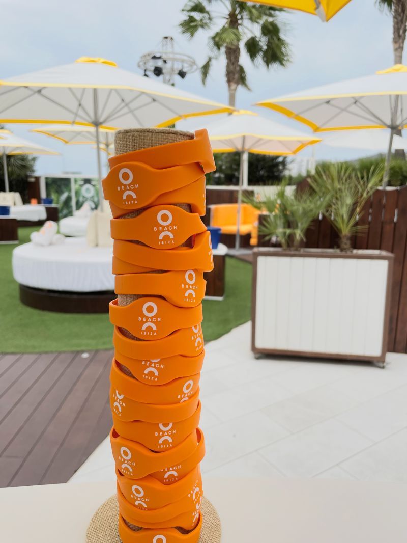 Contactless Wristband Payments With Cashless RFID